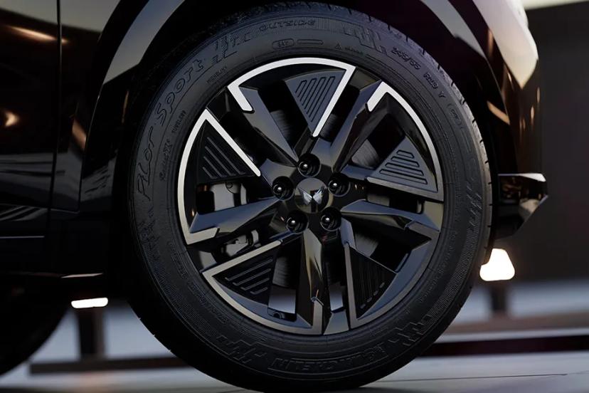 Mahindra XUV 7XO Gallery: See Every Angle, Inside Out